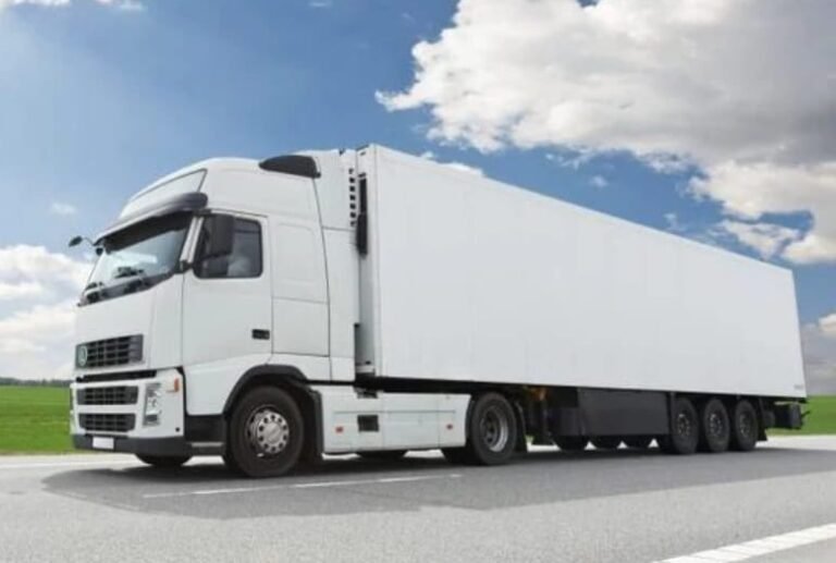 Reliable Trailer Truck Rental in UAE | 24/7 Availability